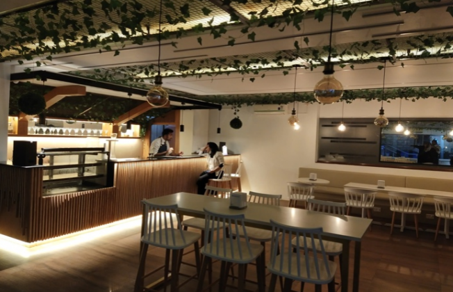 Top 20 Café To Hang Out With Friends In Indiranagar Bangalore - Crazy ...