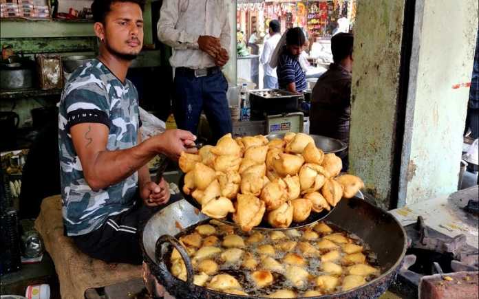Top 20 Famous Street Food Of Udaipur - Crazy Masala Food
